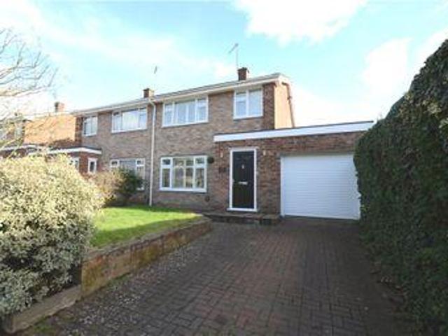 3 Bedrooms Semi detached house for sale in Pennine Way, Farnborough, Hampshire GU14