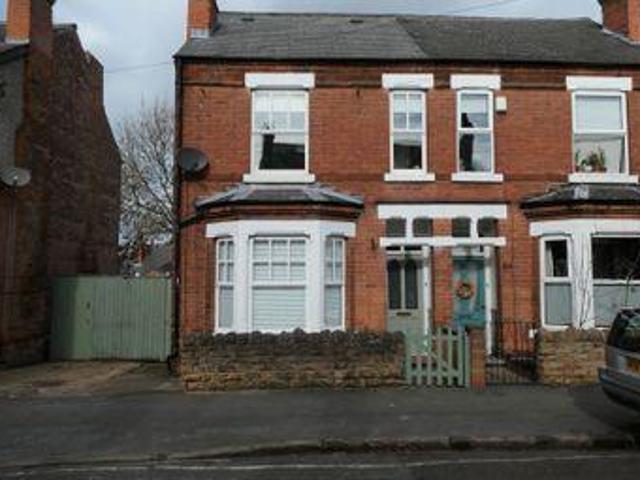 3 Bedrooms Semi detached house for sale in Percival Road, Nottingham NG5