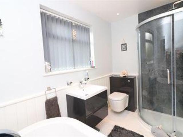 3 Bedrooms Semi detached house for sale in Perth Mount, Horsforth, Leeds LS18