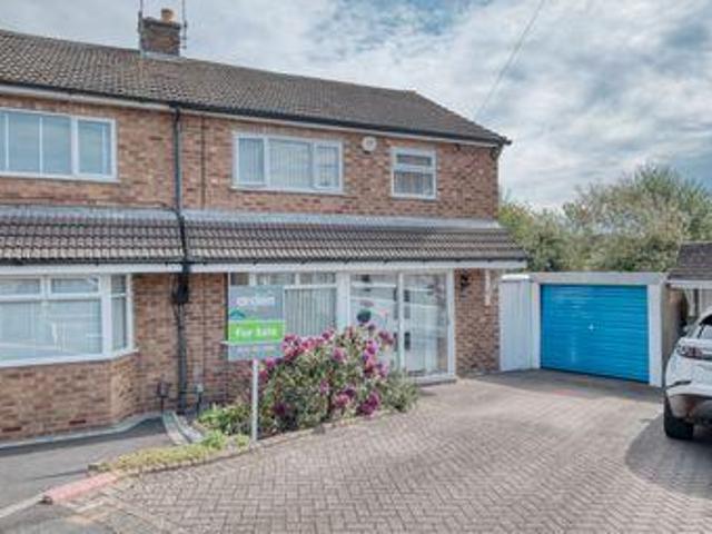 3 Bedrooms Semi detached house for sale in Pinewood Close, Rubery, Birmingham B45
