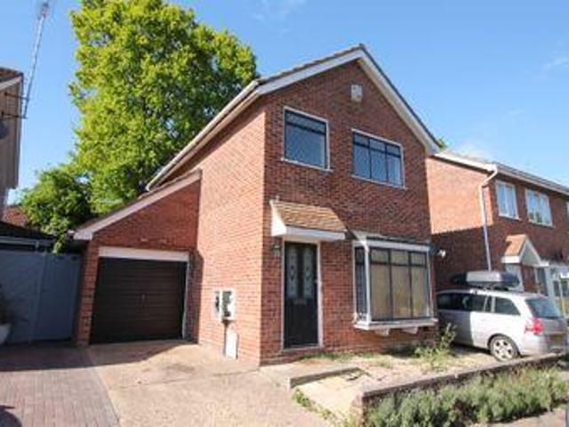 3 Bedrooms Semi detached house for sale in Pirie Road, West Bergholt, Colchester CO6
