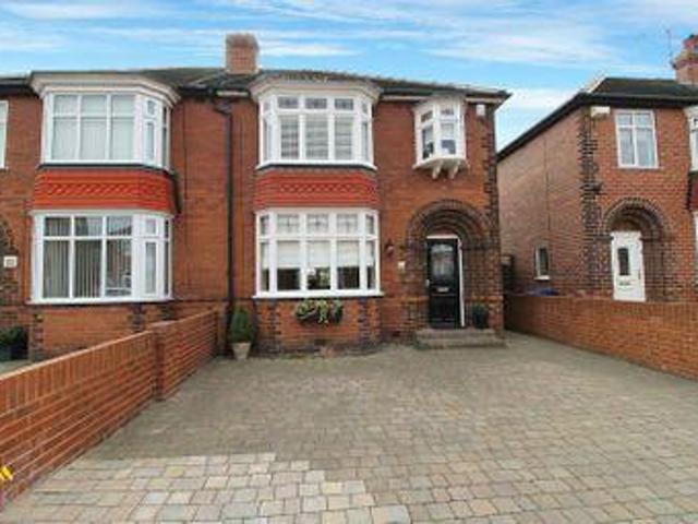 3 Bedrooms Semi detached house for sale in Plunket Road, Town Moor, Doncaster DN2
