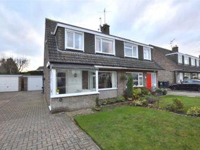 3 Bedrooms Semi detached house for sale in Plantation Avenue, Shadwell, Leeds, West Yorkshire LS17