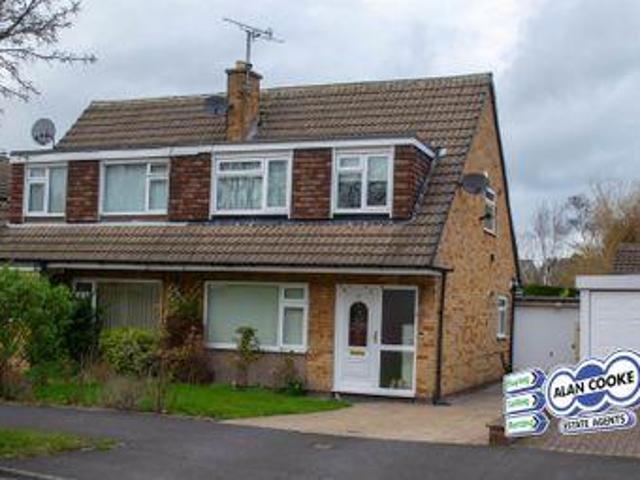 3 Bedrooms Semi detached house for sale in Plantation Gardens, Shadwell, Leeds LS17