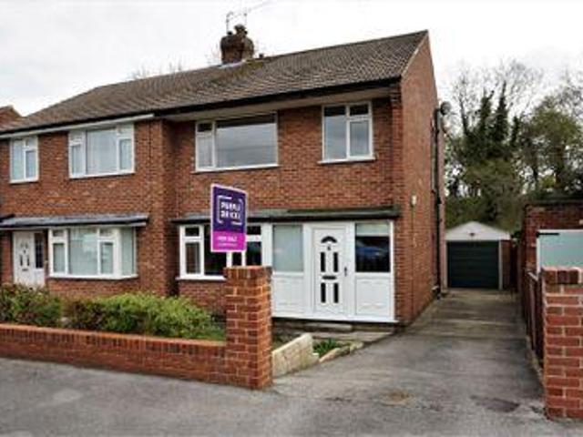 3 Bedrooms Semi detached house for sale in Plompton Drive, Harrogate HG2