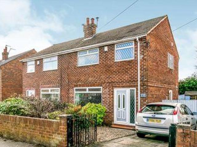 3 Bedrooms Semi detached house for sale in Primrose Drive, Leeds LS15