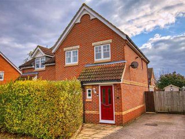 3 Bedrooms Semi detached house for sale in Queen Elizabeth Square, Maidstone ME15