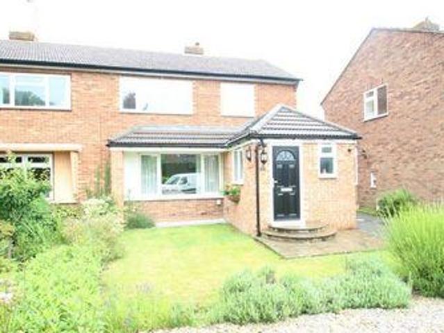 3 Bedrooms Semi detached house for sale in Queenhythe Road, Jacob´s Well, Guildford, Surrey GU4