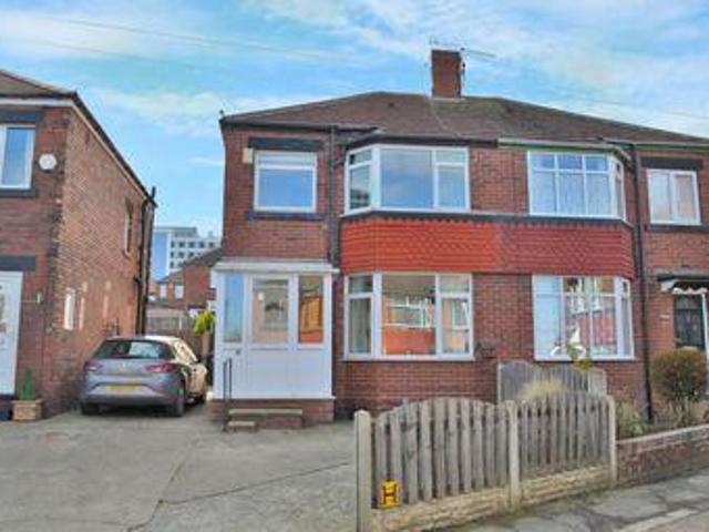 3 Bedrooms Semi detached house for sale in Queens Gardens, Barnsley S75