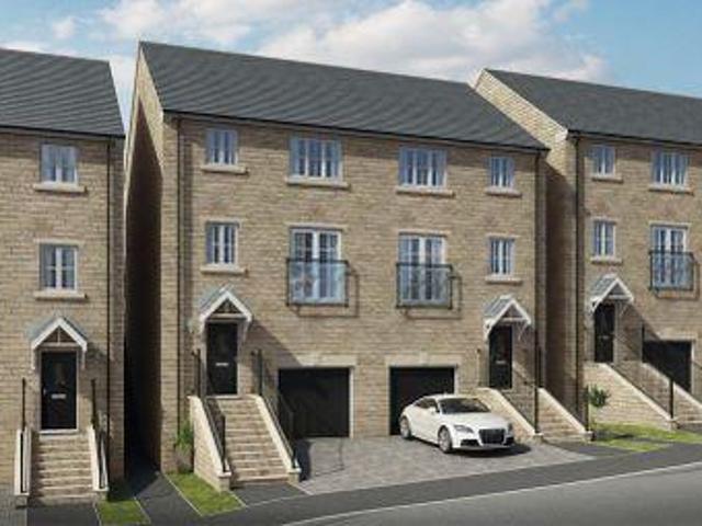 3 Bedrooms Semi detached house for sale in Queenshead Park, Brighouse Road, Bradford BD13