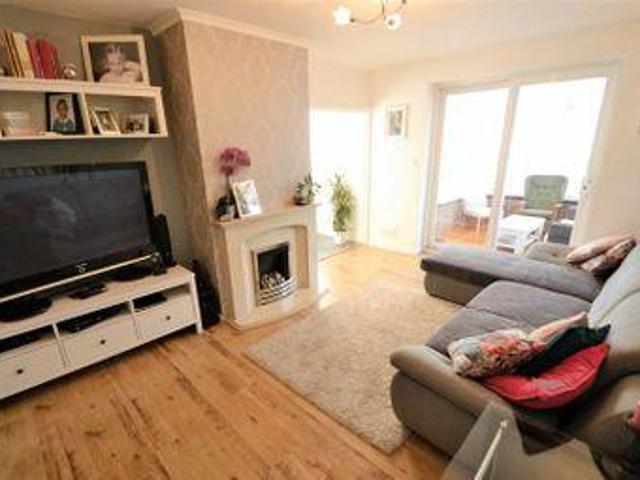 3 Bedrooms Semi detached house for sale in Queensway, Swinton, Manchester M27