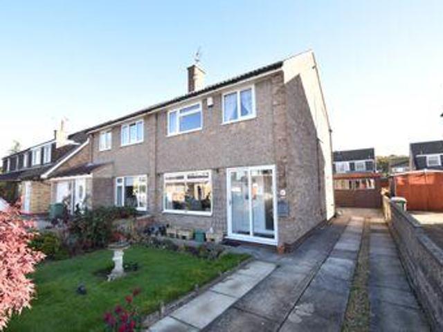 3 Bedrooms Semi detached house for sale in Rowan Place, Garforth, Leeds LS25