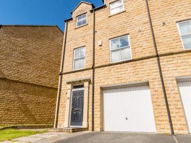 3 Bedrooms Semi detached house for sale in Rowan Way, Northowram, Halifax HX3