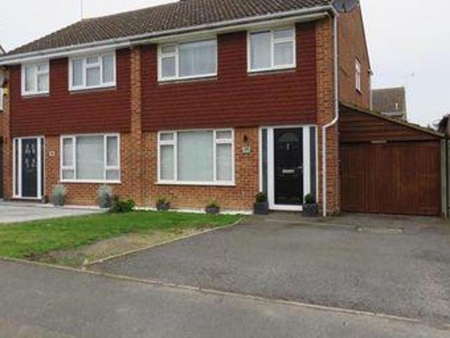 3 Bedrooms Semi detached house for sale in Rowland Way, Aylesbury HP19