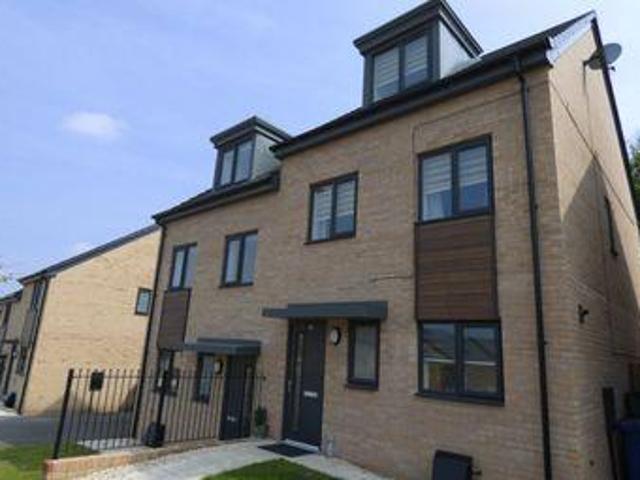 3 Bedrooms Semi detached house for sale in Roberts Road, Edlington, Doncaster DN12