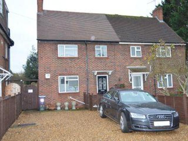3 Bedrooms Semi detached house for sale in Robin Grove, Brentford TW8