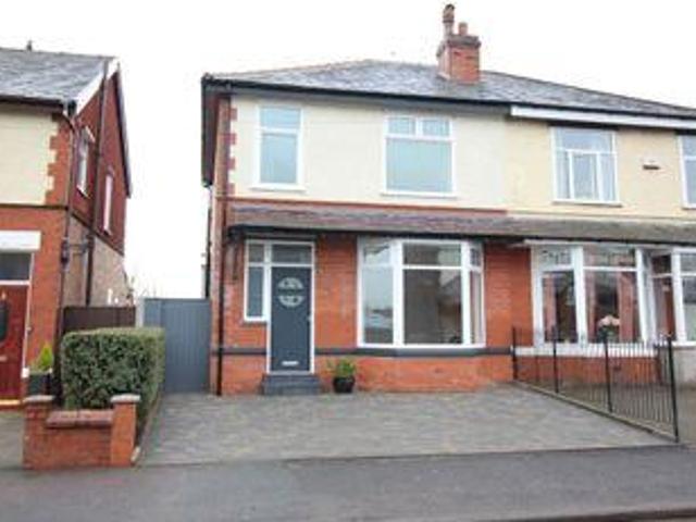 3 Bedrooms Semi detached house for sale in Rochdale Old Road, Bury BL9