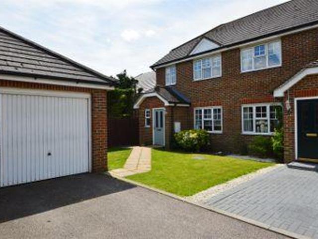3 Bedrooms Semi detached house for sale in Rochester Road, Burham, Rochester ME1