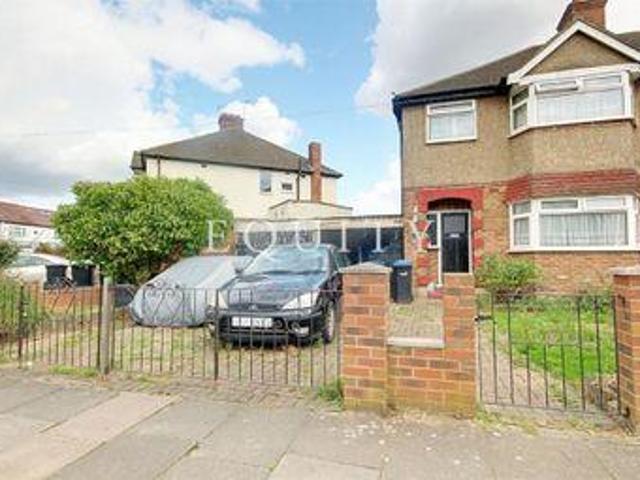 3 Bedrooms Semi detached house for sale in Roedean Avenue, Enfield EN3