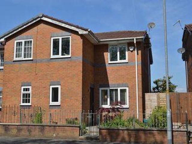 3 Bedrooms Semi detached house for sale in Roman Road, Hollinwood, Oldham OL8