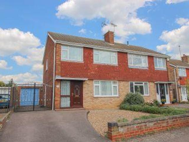 3 Bedrooms Semi detached house for sale in Roseby Way, Bedford MK41
