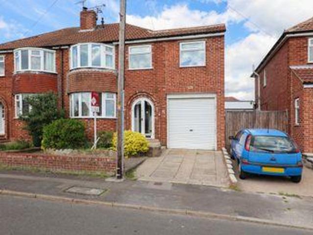 3 Bedrooms Semi detached house for sale in Rosslyn Avenue, Aston, Sheffield S26