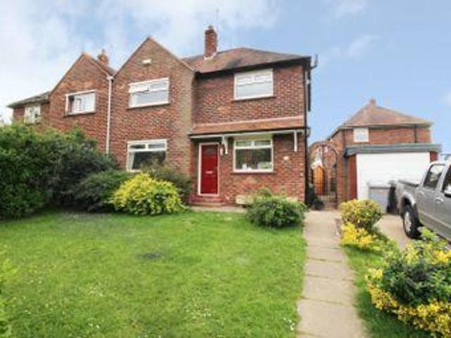 3 Bedrooms Semi detached house for sale in Ravenscroft Road, Crewe, Cheshire CW2