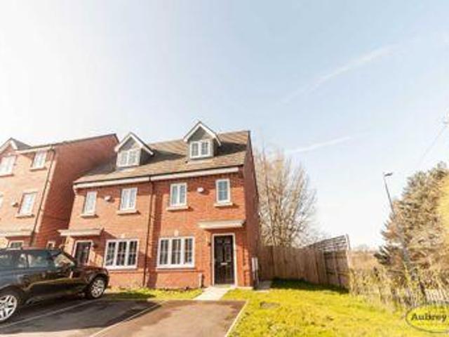 3 Bedrooms Semi detached house for sale in Racecourse Way, Salford M7