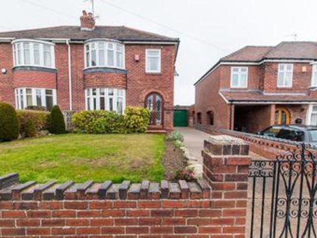 3 Bedrooms Semi detached house for sale in Racecourse Road, Swinton, Rotherham S64