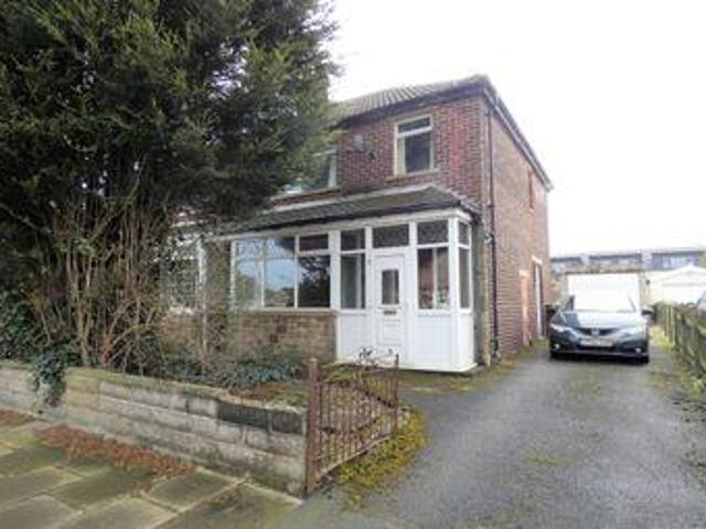3 Bedrooms Semi detached house for sale in Radfield Drive, Bradford BD6
