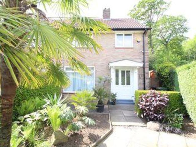 3 Bedrooms Semi detached house for sale in Ramshead Close, Leeds LS14