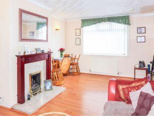 3 Bedrooms Semi detached house for sale in Ransdale Drive, Bradford BD5