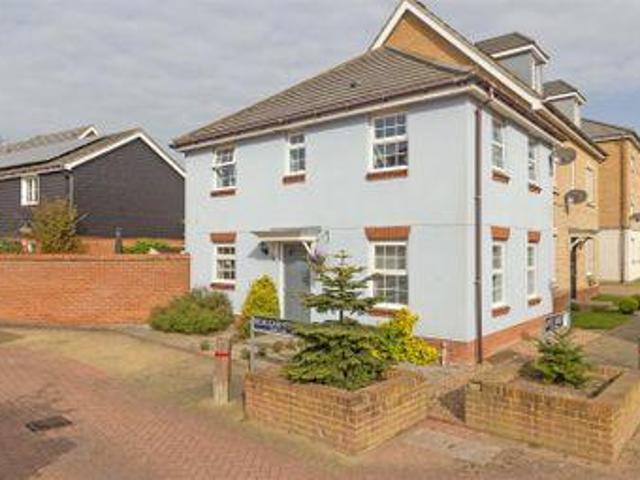 3 Bedrooms Semi detached house for sale in Realgar Court, Sittingbourne ME10