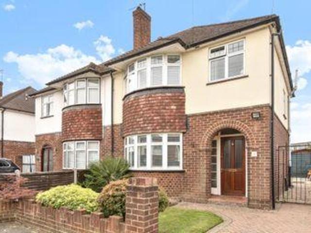 3 Bedrooms Semi detached house for sale in Redleaves Avenue, Ashford TW15