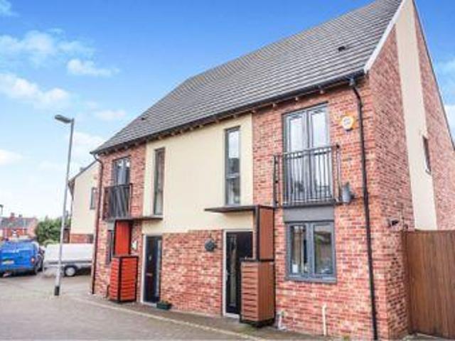3 Bedrooms Semi detached house for sale in Redpoll Drive, Allerton Bywater, Castleford WF10