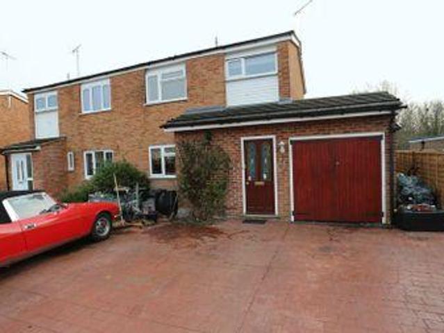 3 Bedrooms Semi detached house for sale in Redwood Avenue, Woodley, Reading RG5