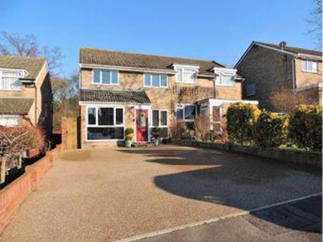 3 Bedrooms Semi detached house for sale in Reedham Crescent, Rochester ME3
