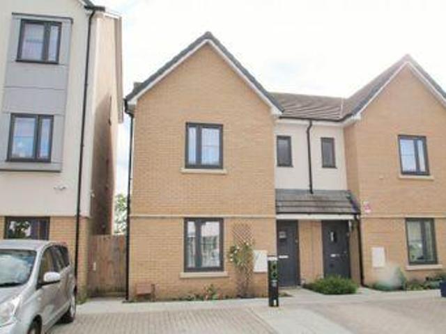 3 Bedrooms Semi detached house for sale in Reservoir Way, Ilford IG6