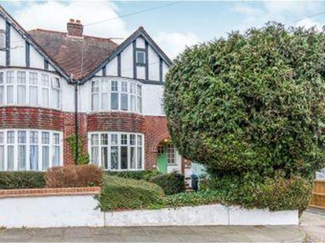 3 Bedrooms Semi detached house for sale in Richmond Gardens, Canterbury CT2