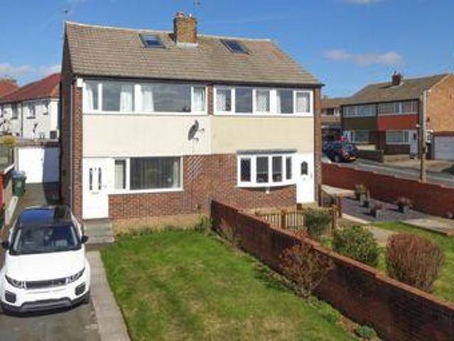 3 Bedrooms Semi detached house for sale in Ridgeway, Shipley BD18