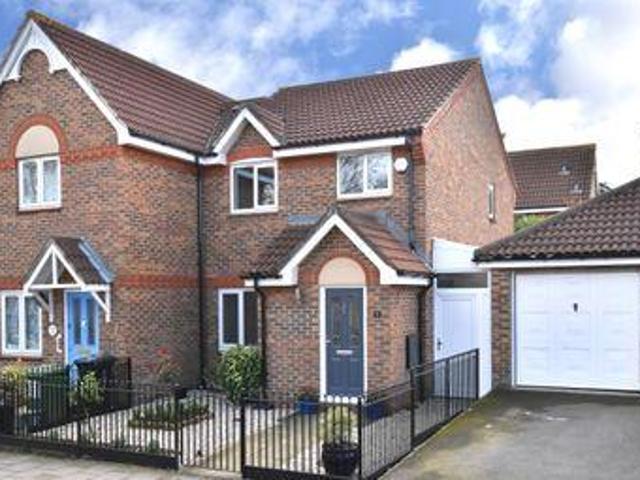 3 Bedrooms Semi detached house for sale in Ridgewell Close, London SE26