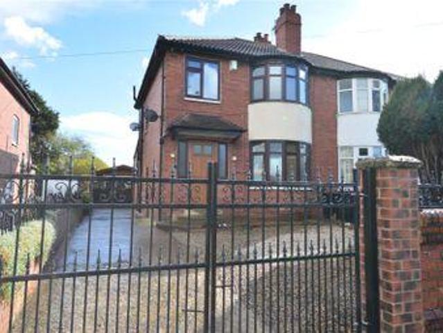3 Bedrooms Semi detached house for sale in Ring Road, Middleton, Leeds LS10