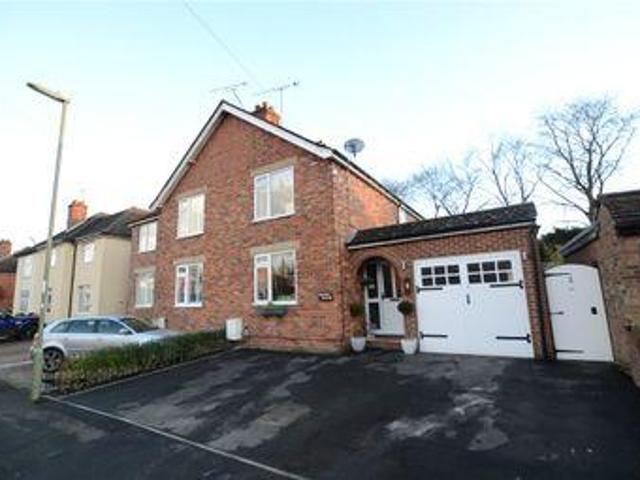 3 Bedrooms Semi detached house for sale in Ringwood Road, Farnborough, Hampshire GU14