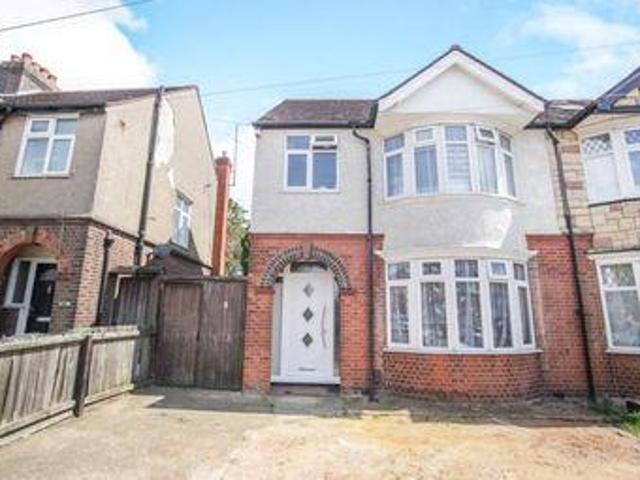 3 Bedrooms Semi detached house for sale in Rutland Crescent, Luton, Bedfordshire. LU2