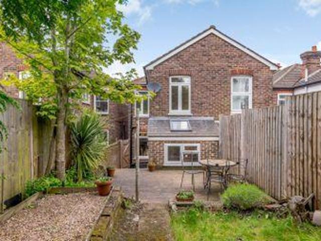 3 Bedrooms Semi detached house for sale in Rupert Road, Guildford GU2