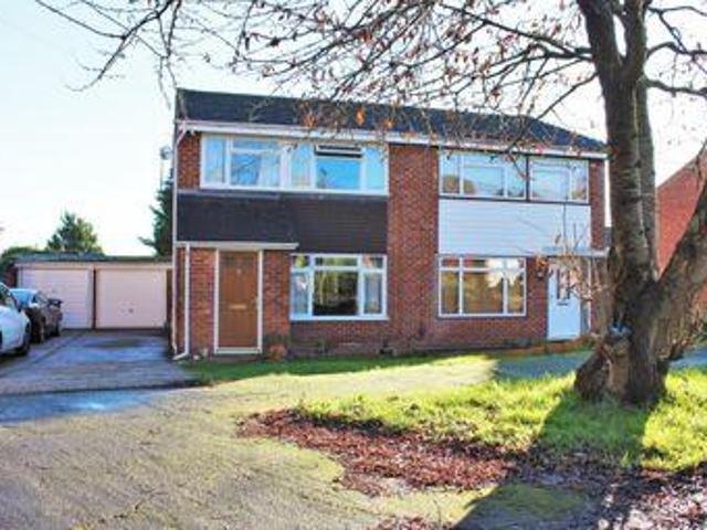 3 Bedrooms Semi detached house for sale in Rushden Way, Farnham GU9