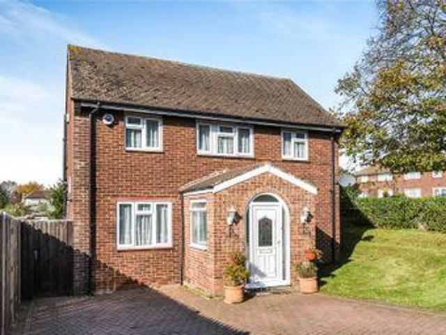 3 Bedrooms Semi detached house for sale in Rye Crescent, Orpington BR5