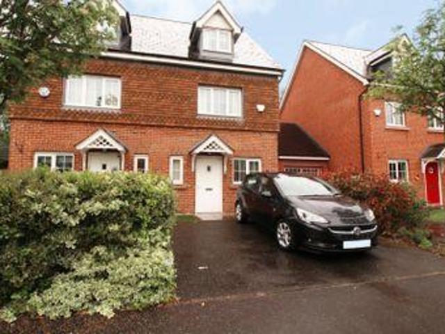3 Bedrooms Semi detached house for sale in Rylands Drive, Warrington, Cheshire WA2
