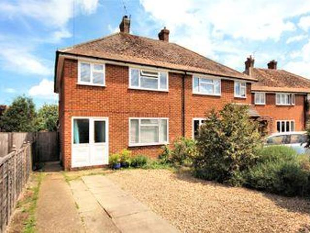 3 Bedrooms Semi detached house for sale in Woking, Surrey GU22