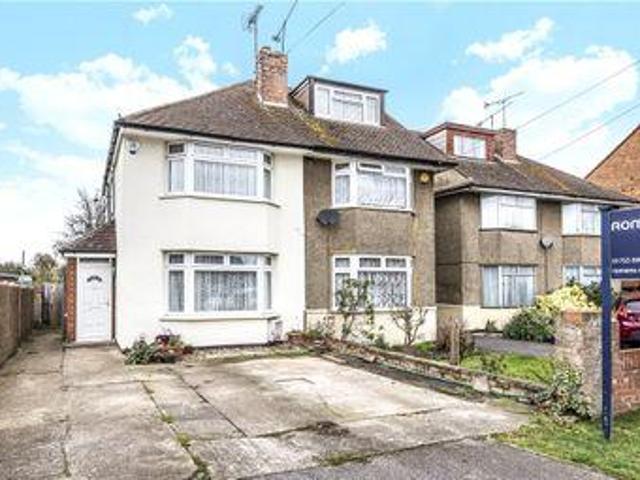 3 Bedrooms Semi detached house for sale in Wolf Lane, Windsor, Berkshire SL4